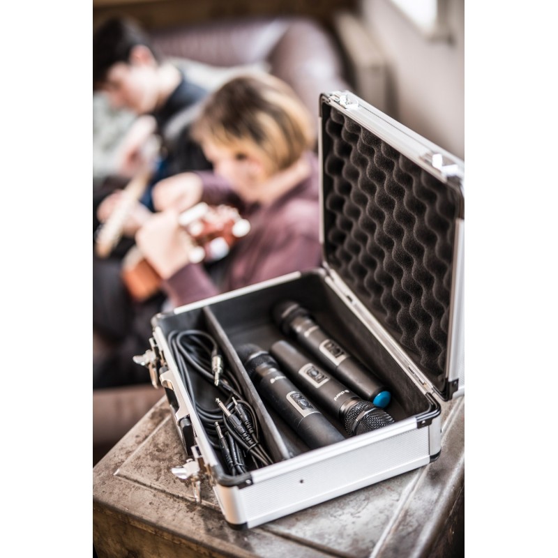 Microphone flight case.