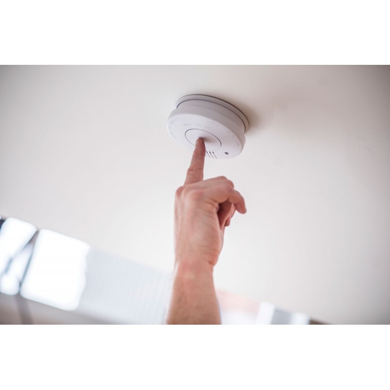 Smoke detector w/hush button
